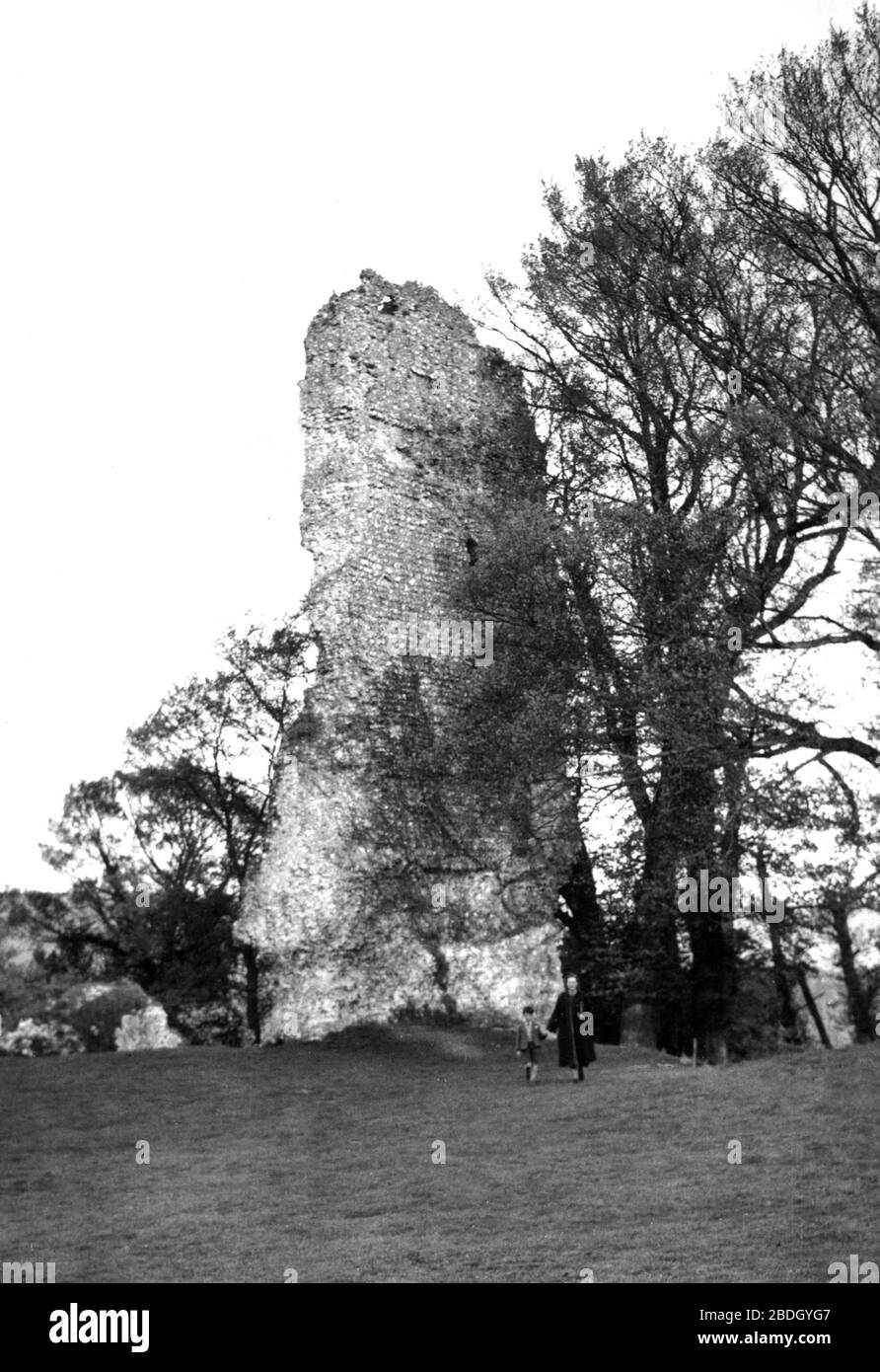 Bramber, Castle Ruins c1950 Stock Photo - Alamy