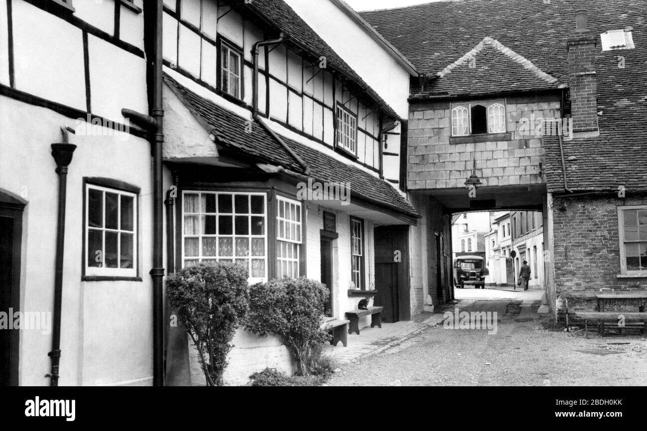 Andover, the Angel Inn c1950 Stock Photo - Alamy