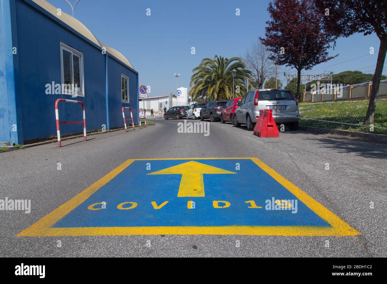 Rome, Italy. 08th Apr, 2020. Dressing procedures for nurses in the ...