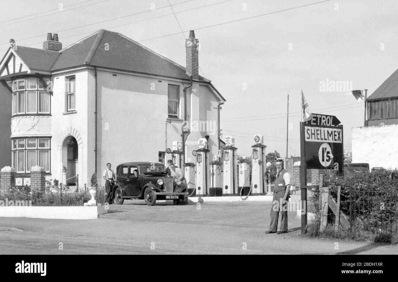 Pontlliw, Gwynn's Service Station 1937 Stock Photo - Alamy