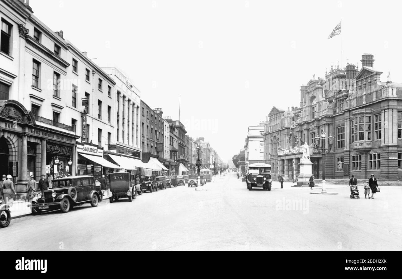Leamington Spa, Town Hall and Parade 1932 Stock Photo - Alamy