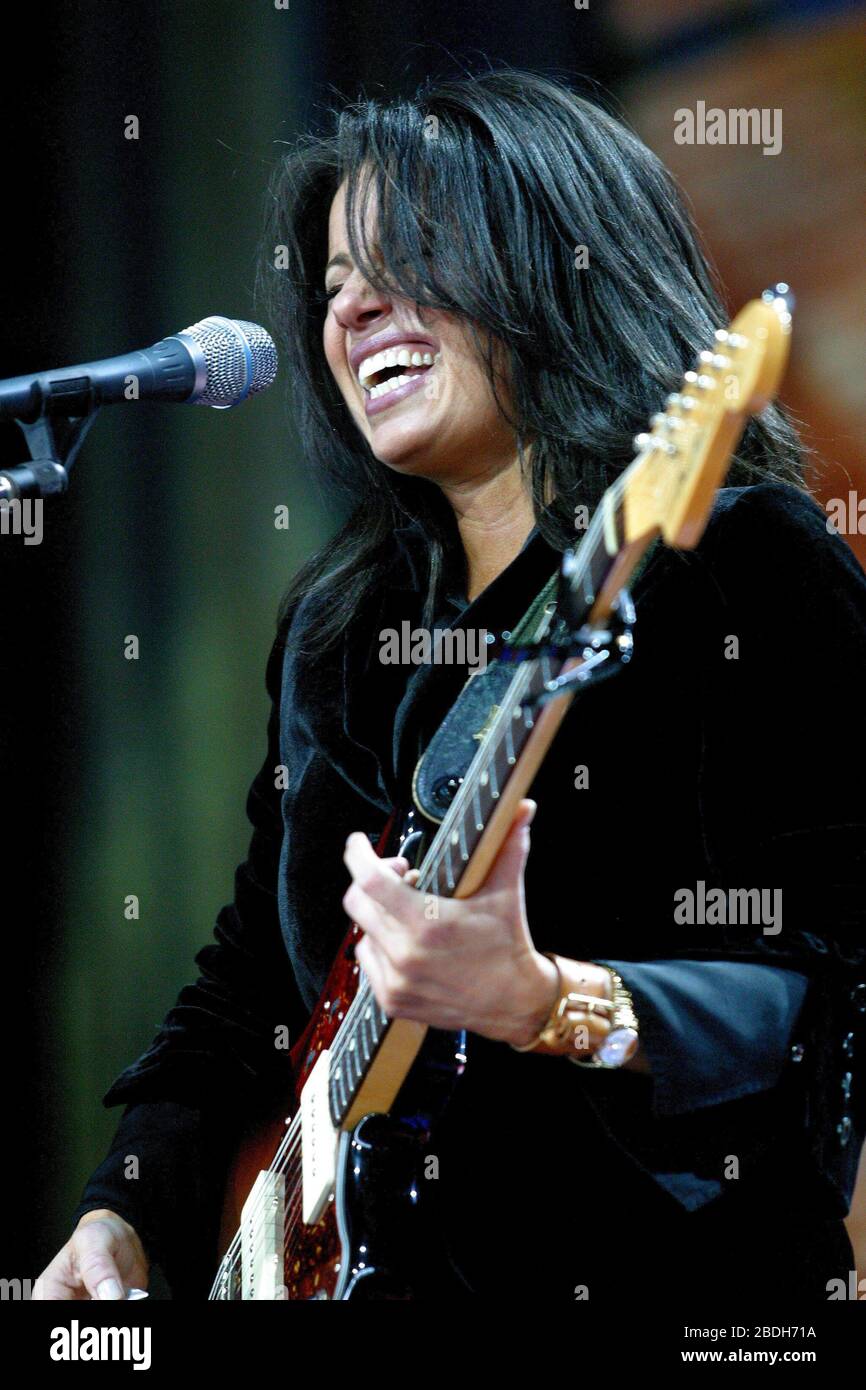 Danielle Evin performing at Farm Aid 2006 at the Tweeter Center in ...