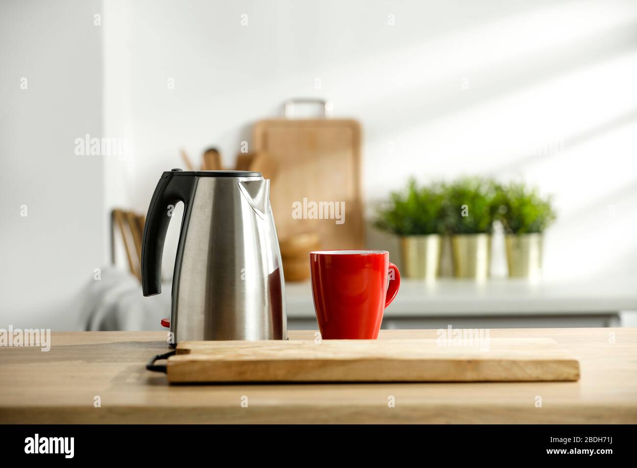 Kettle electric old hi-res stock photography and images - Alamy