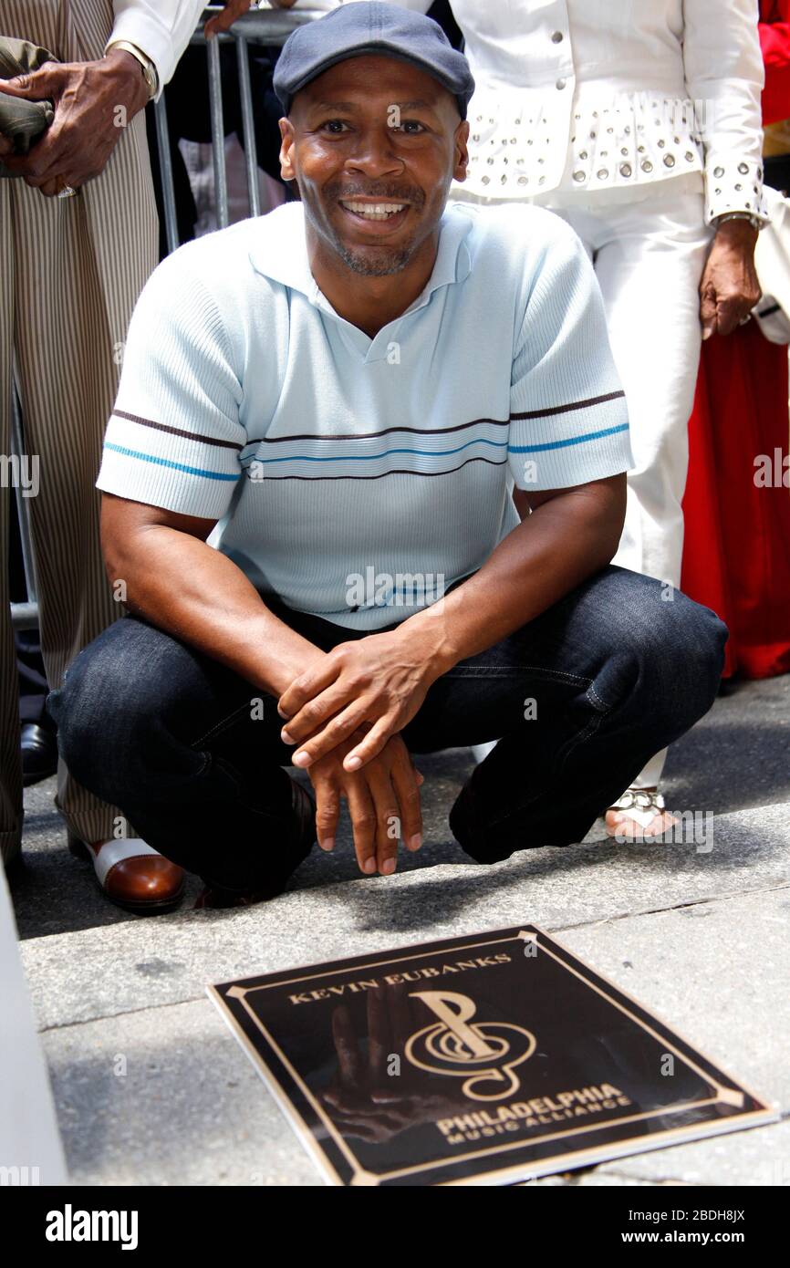 Kevin Eubanks pictured being inducted into the Philadelphia Walk Of ...