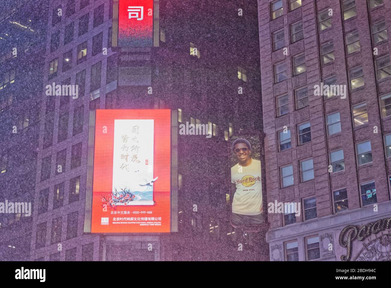 Snow on Times Square in New York Stock Photo - Alamy