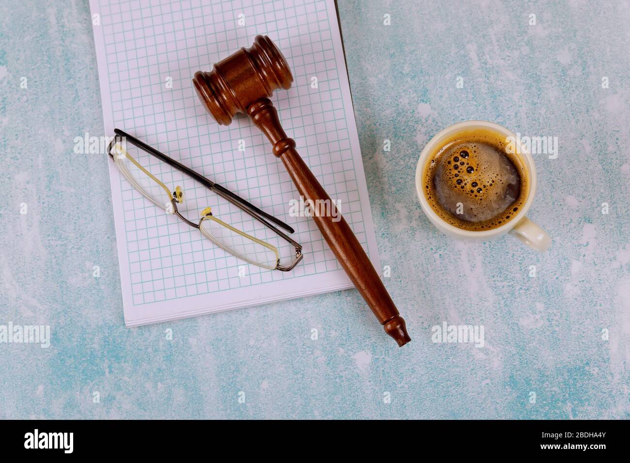 Judge desk hi-res stock photography and images - Alamy