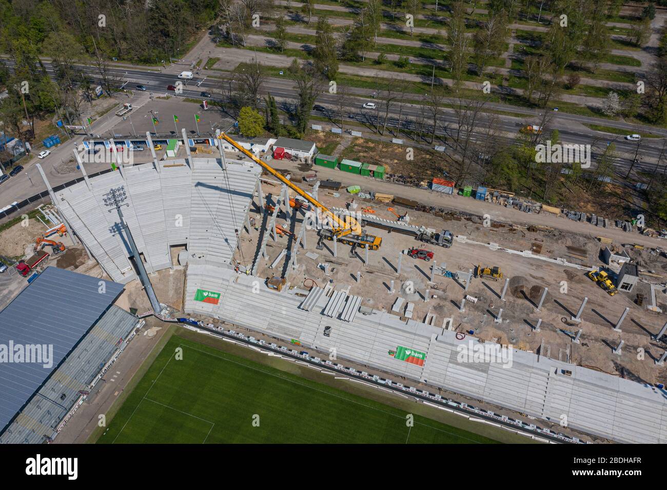 Karlsruhe, Deutschland. 14th Sep, 2017. Fan curve and versus straight ...