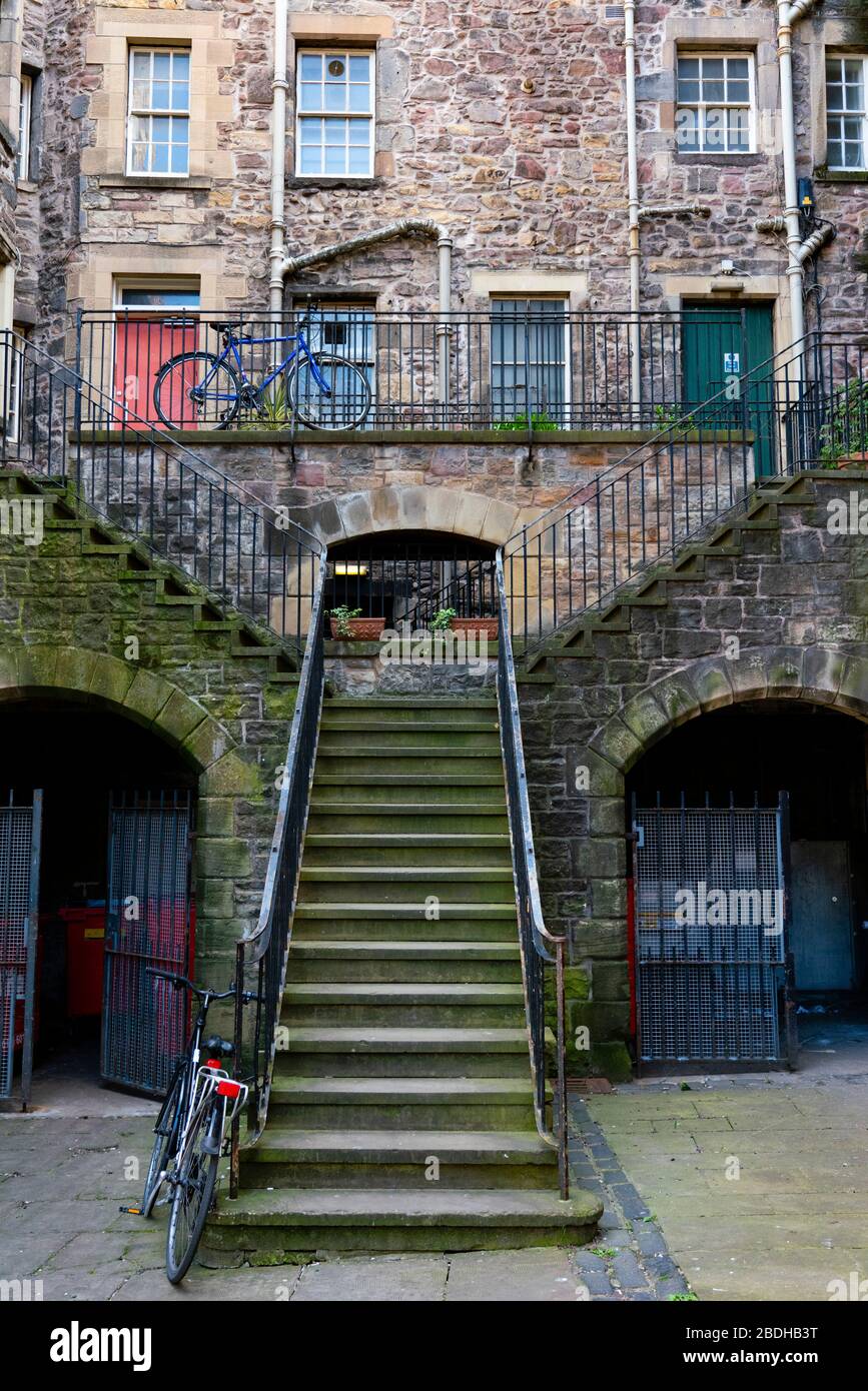 Traditional edinburgh tenement hi-res stock photography and images - Alamy