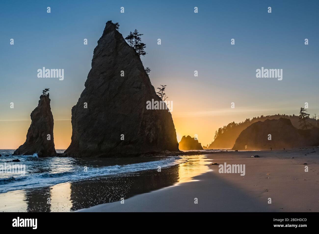 Sunset among the sea stacks on Rialto Beach in Olympic National Park ...