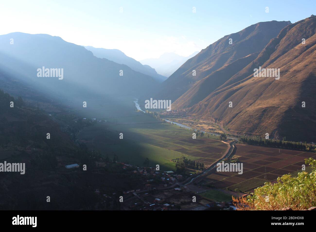 Sunlight streaming down hi-res stock photography and images - Alamy