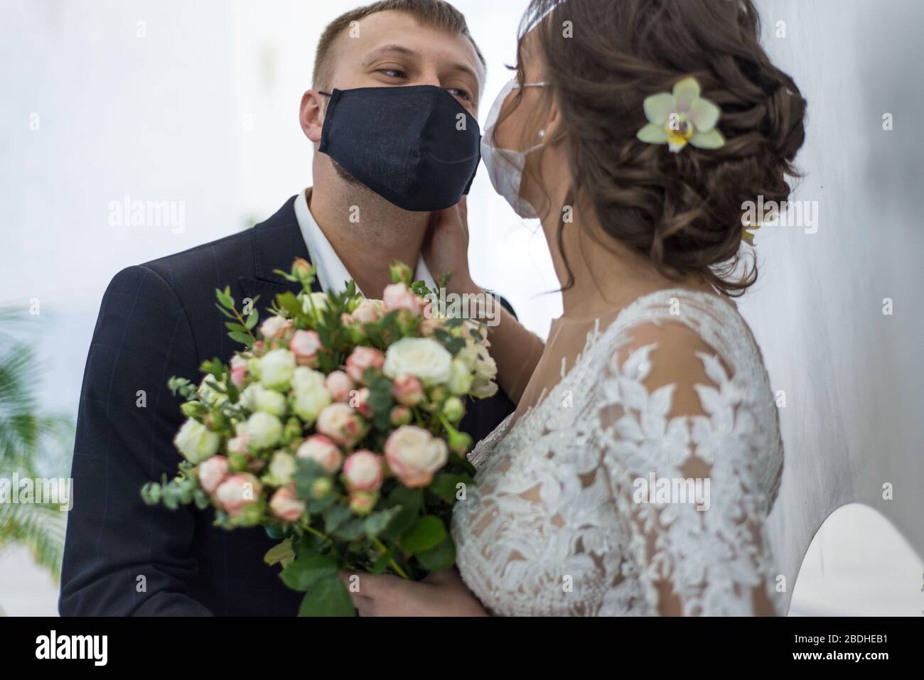 coronavirus infection 2020. Kovid 19. Portrait of a masked bride and ...