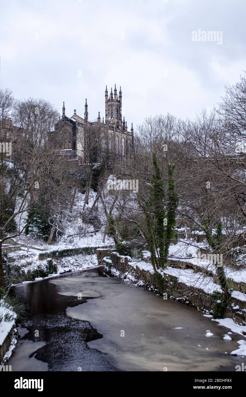 Snowman edinburgh castle hi-res stock photography and images - Alamy