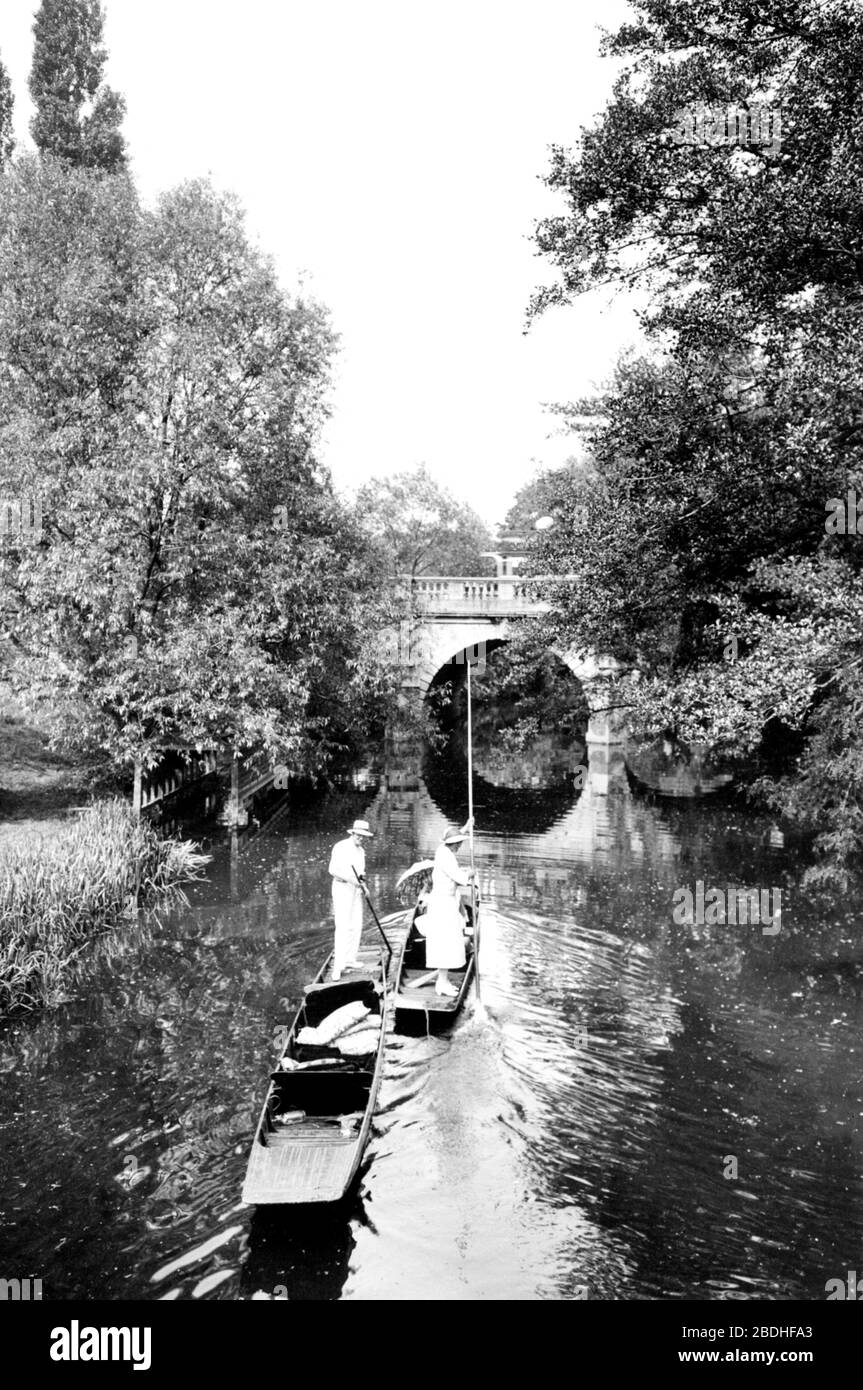 Oxford, Punting by Magdalen College Bridge 1922 Stock Photo - Alamy