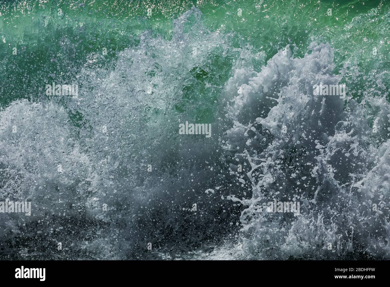 Crashing Pacific Ocean waves on Rialto Beach in Olympic National Park ...