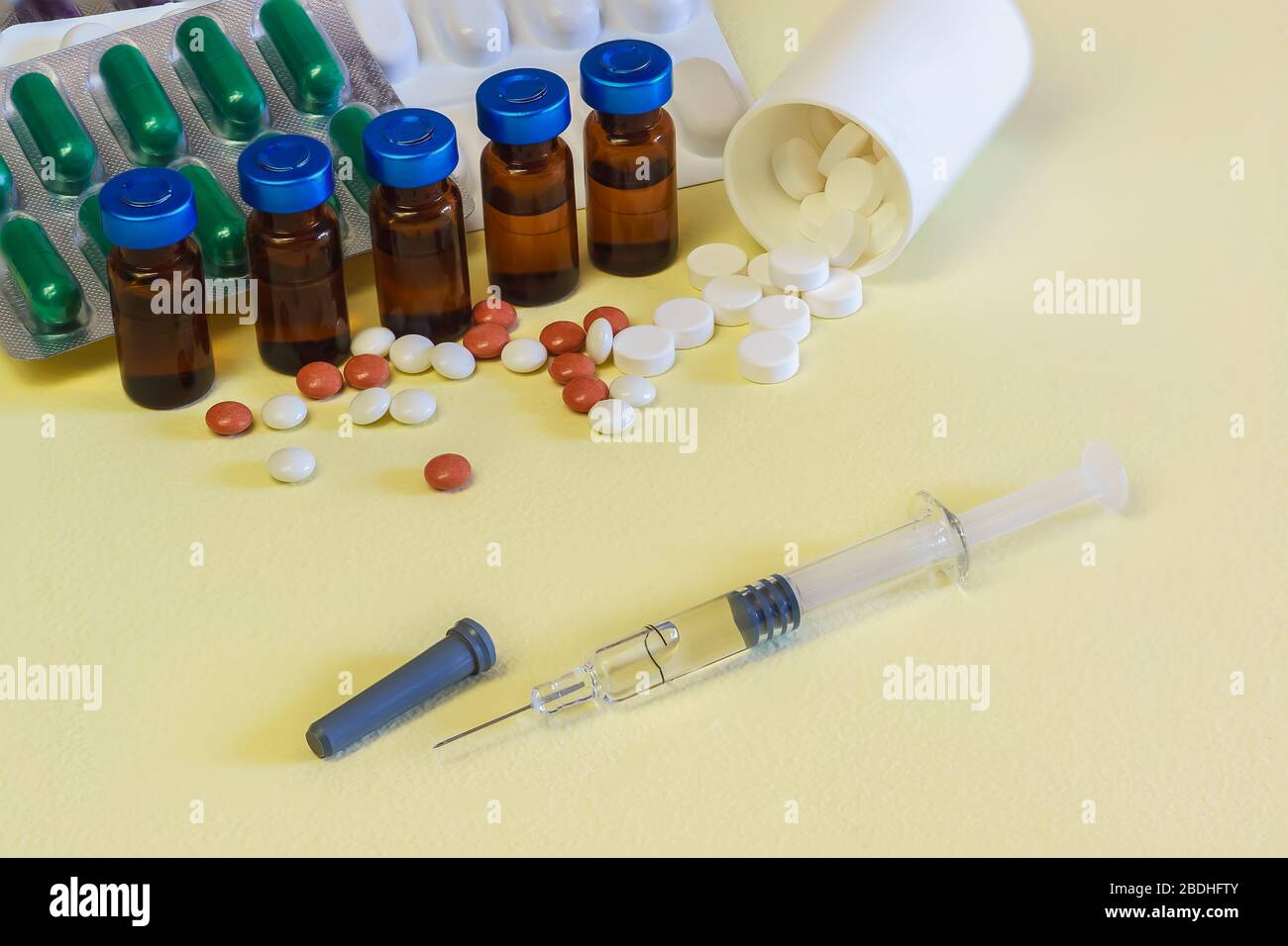 Flask injection medicine hi-res stock photography and images - Alamy