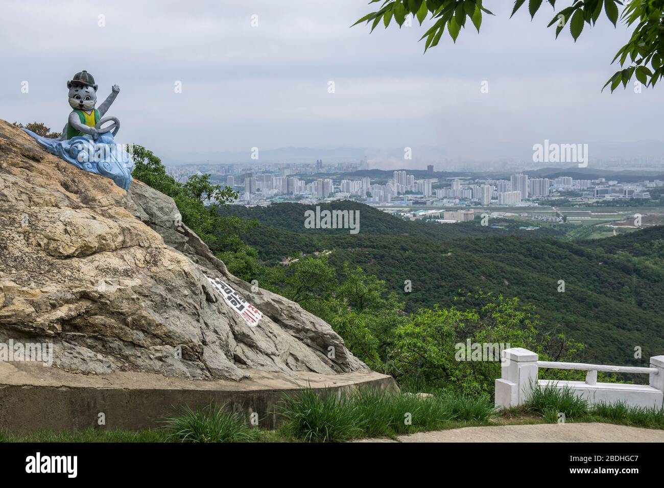 Dragon hill temple hi-res stock photography and images - Alamy