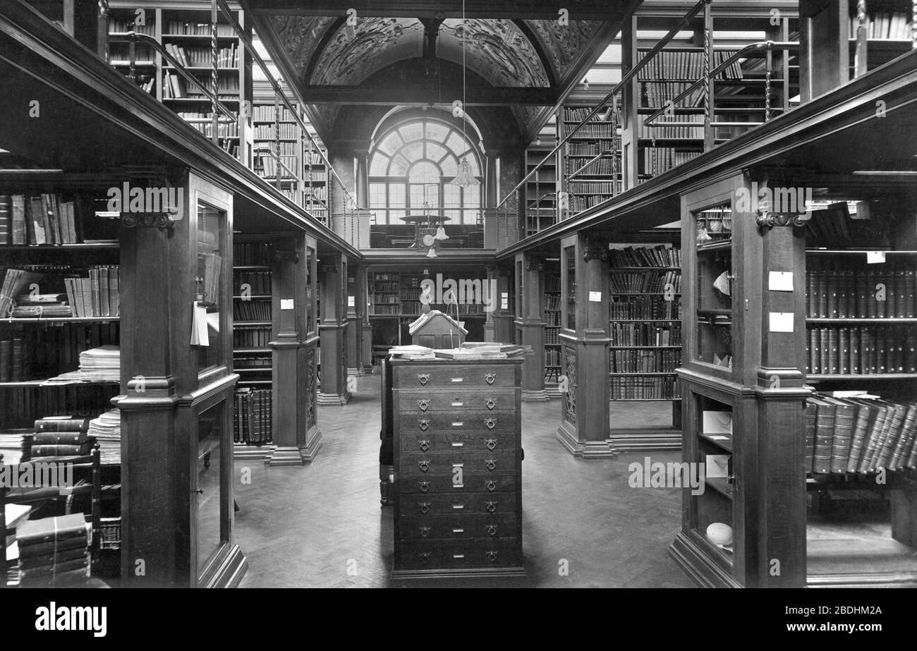 Cambridge, Newnham College Library 1914 Stock Photo - Alamy
