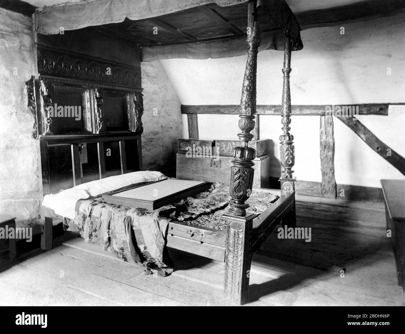 Shottery, Anne Hathaway's Cottage, Old Bedstead 1912 Stock Photo - Alamy