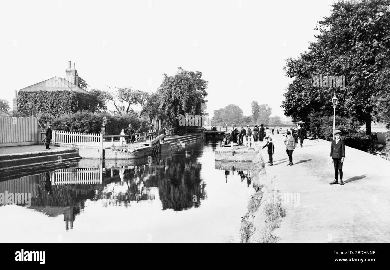 Reading, Caversham Lock 1912 Stock Photo - Alamy