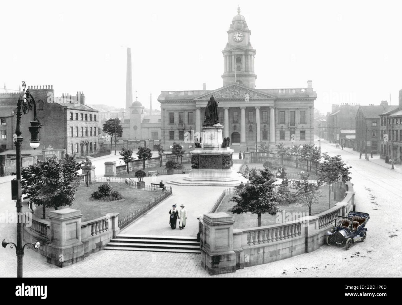 Lancaster, Town Hall and Queen Victoria Statue 1912 Stock Photo - Alamy
