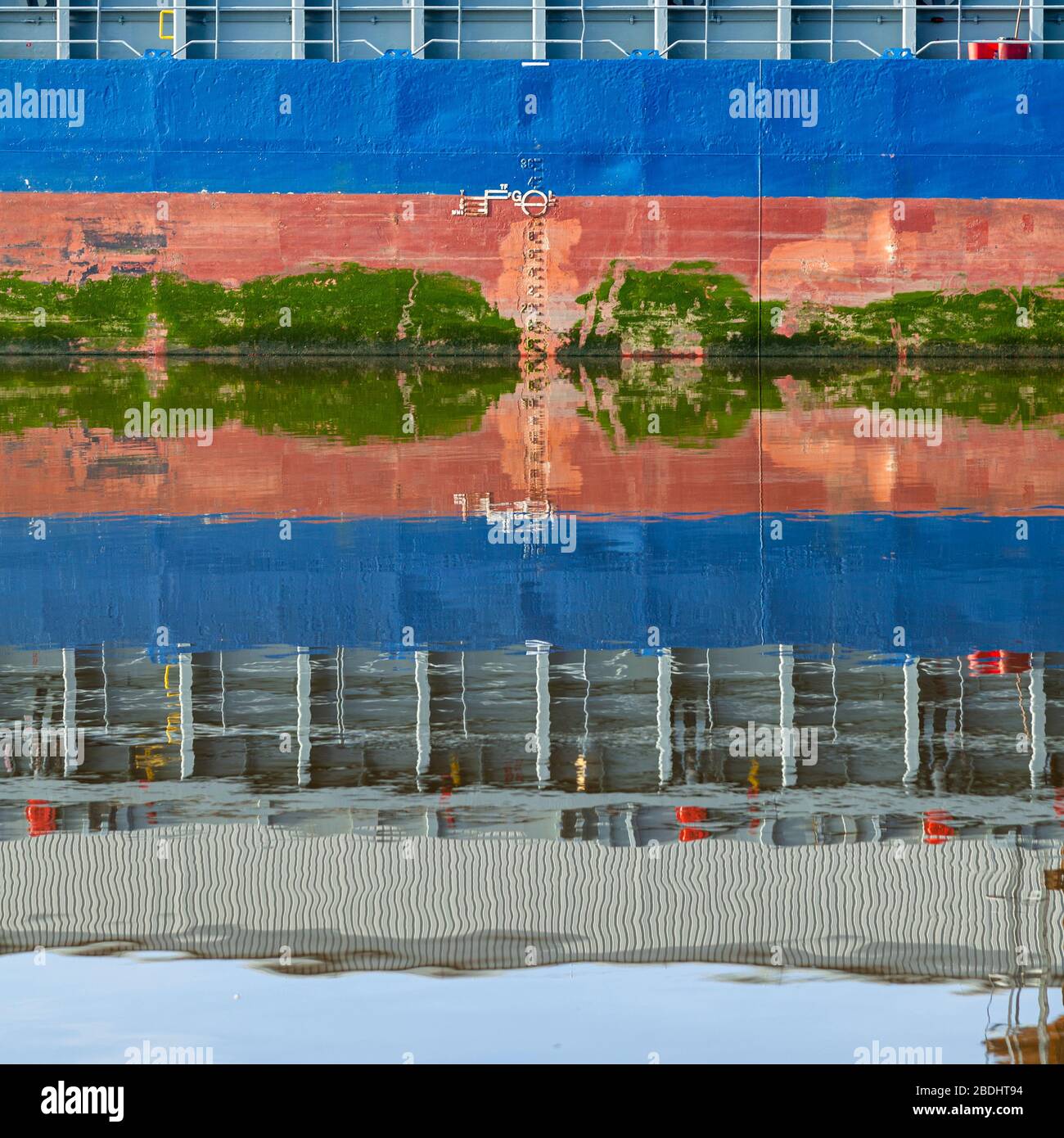 Plimsoll line hi-res stock photography and images - Alamy