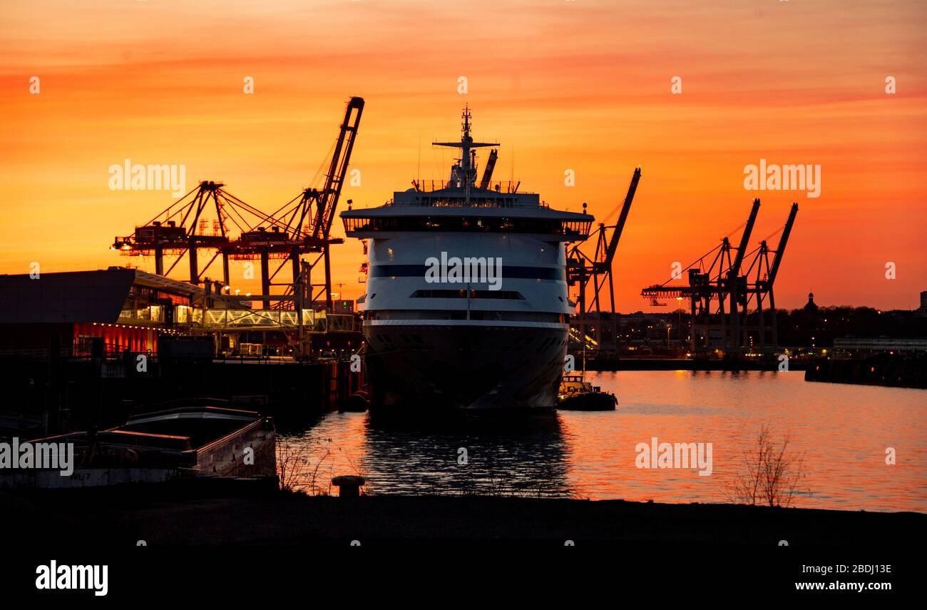 Hamburg, Germany. 08th Apr, 2020. The sun sets behind the raised ...