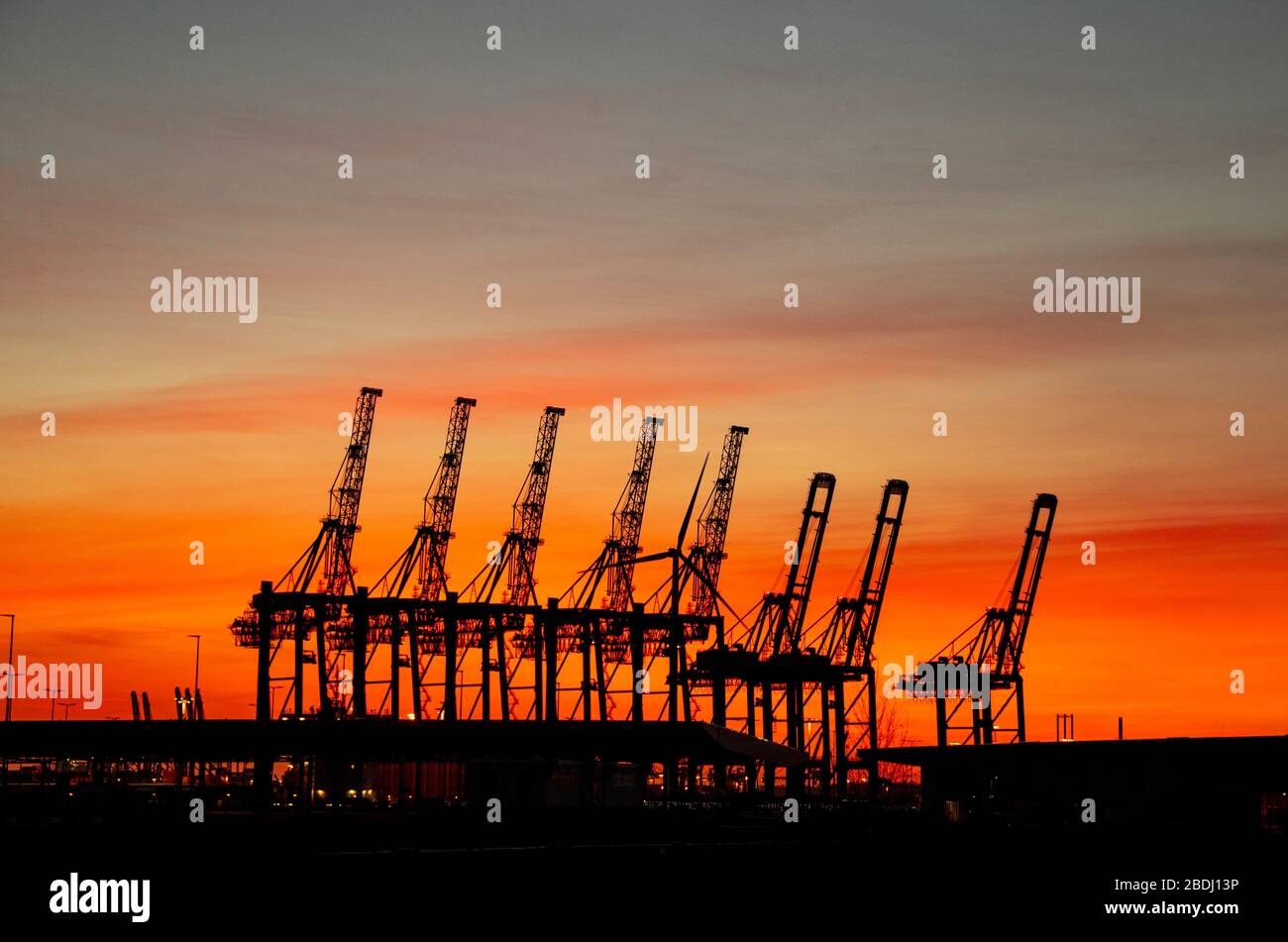Raised gantry cranes hi-res stock photography and images - Alamy