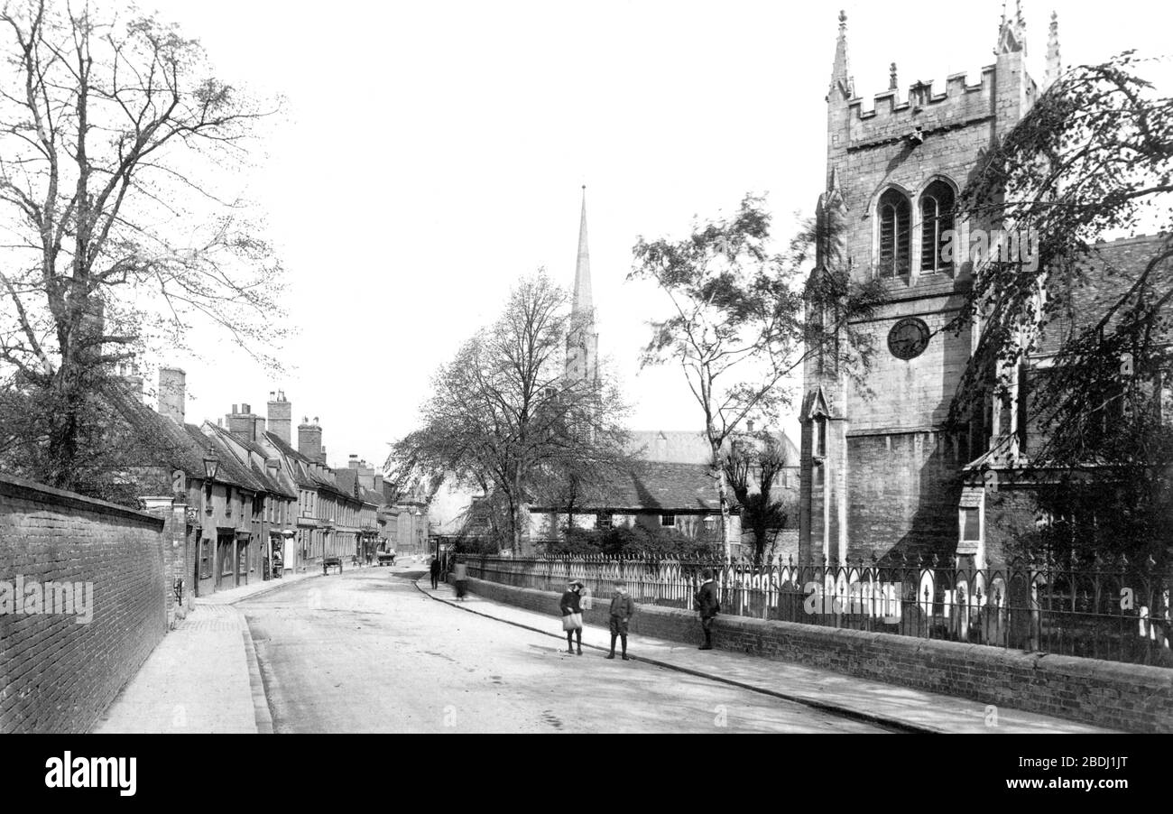 Huntingdon, High Street and St Mary's Church 1906 Stock Photo - Alamy