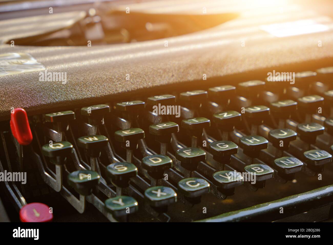Keyboard of a retro typewriter, illuminated by sunlight Stock Photo - Alamy