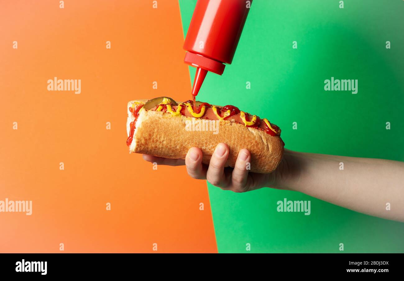 Ketchup on hot dog hi-res stock photography and images - Alamy