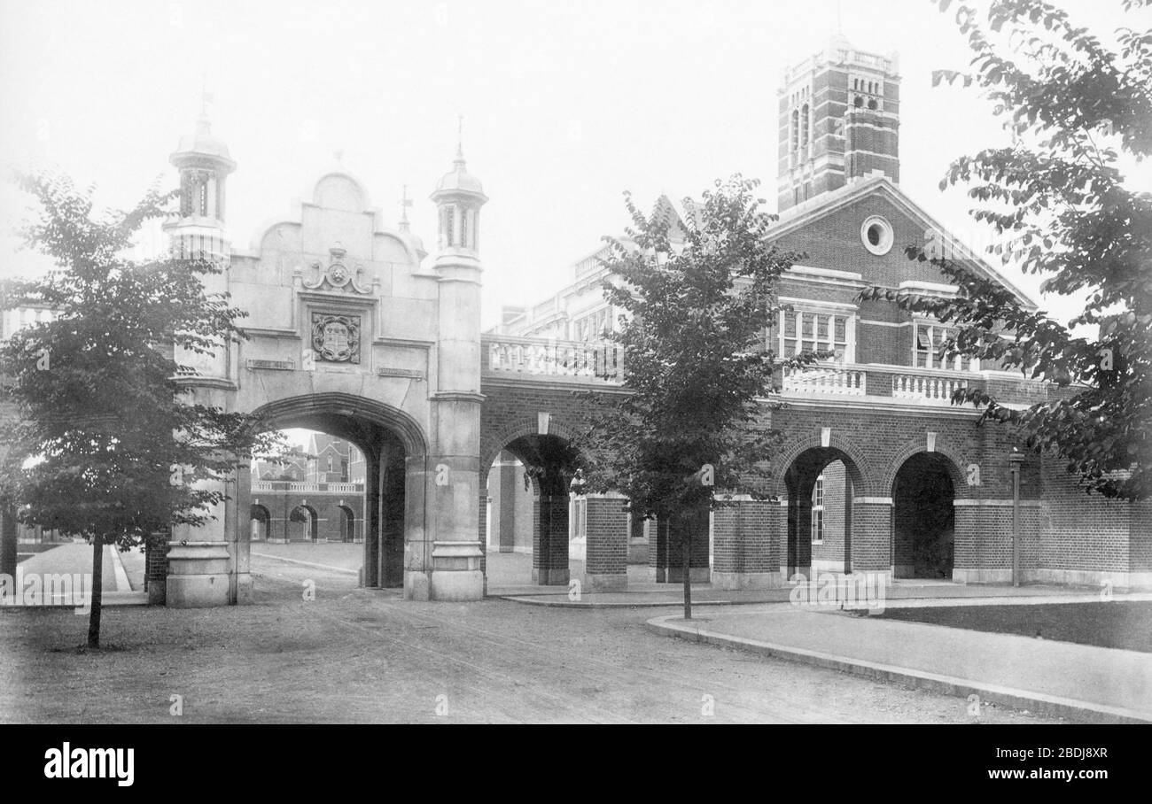 Horsham, Christ's Hospital, Entrance to Quad and Dining Hall 1902 Stock ...