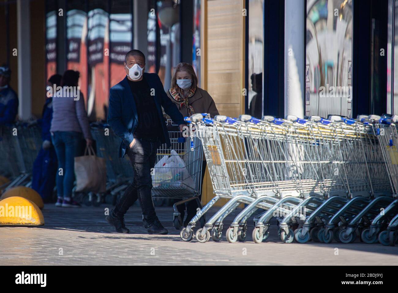 Grocery store lines mask hi-res stock photography and images - Alamy