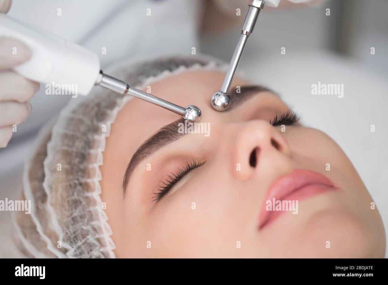 Applying Electrodes High Resolution Stock Photography and Images - Alamy