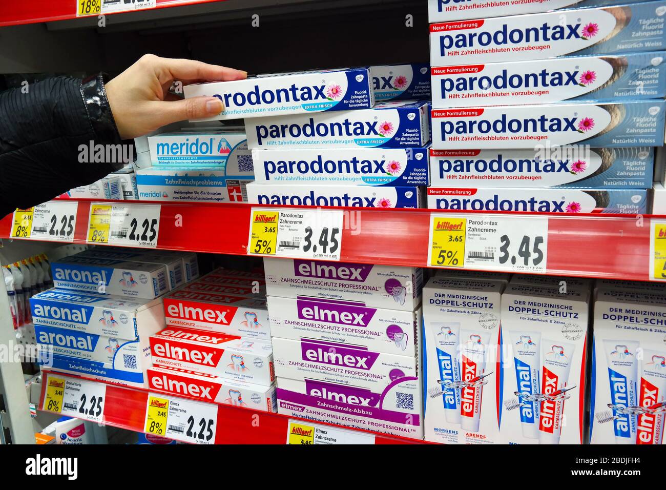 Toothpaste display hi-res stock photography and images - Alamy