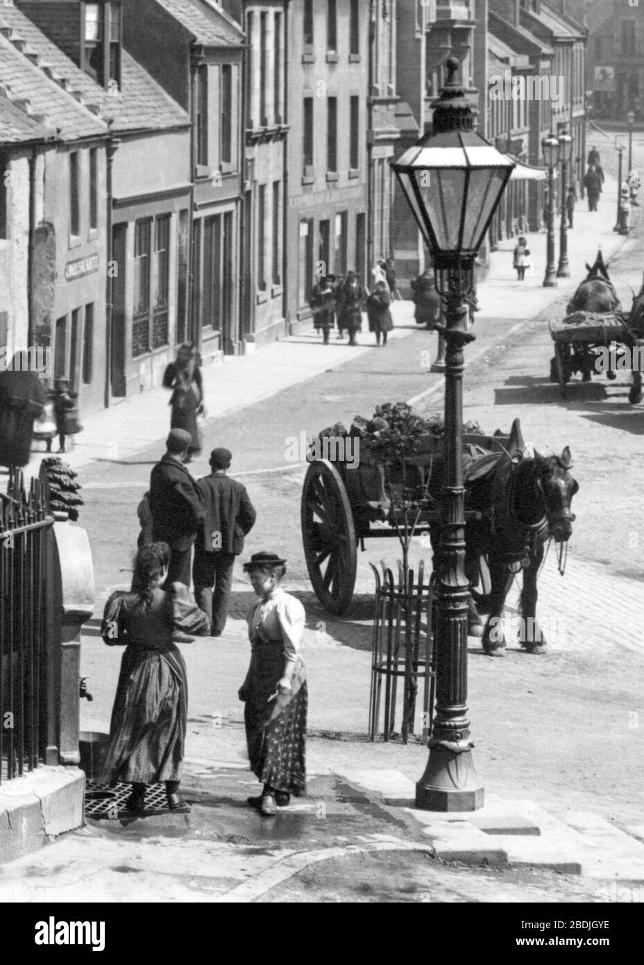Linlithgow, Women at the Cross Well 1897 Stock Photo - Alamy