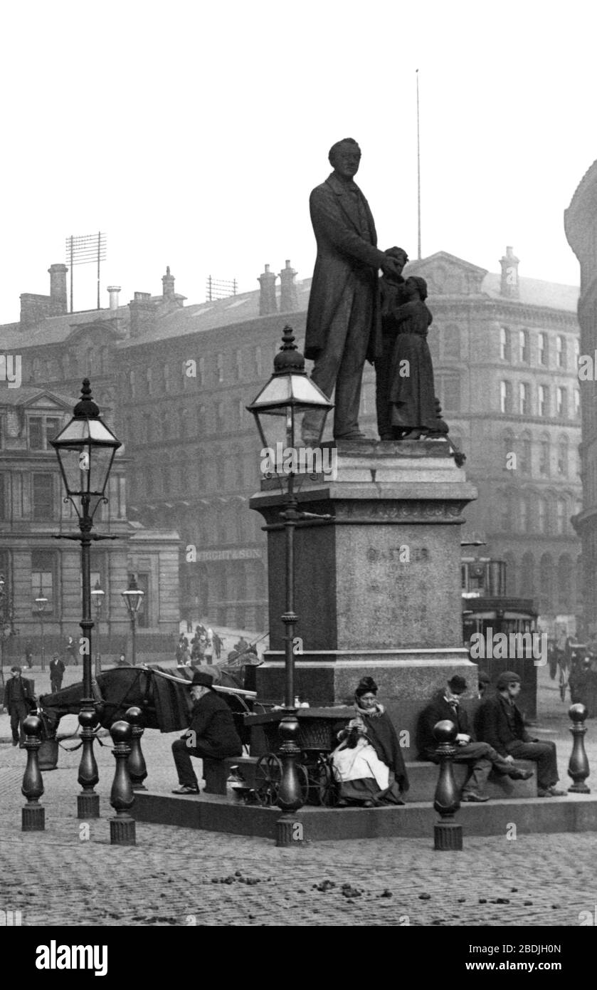 Bradford, Statue, Forster Square 1897 Stock Photo - Alamy