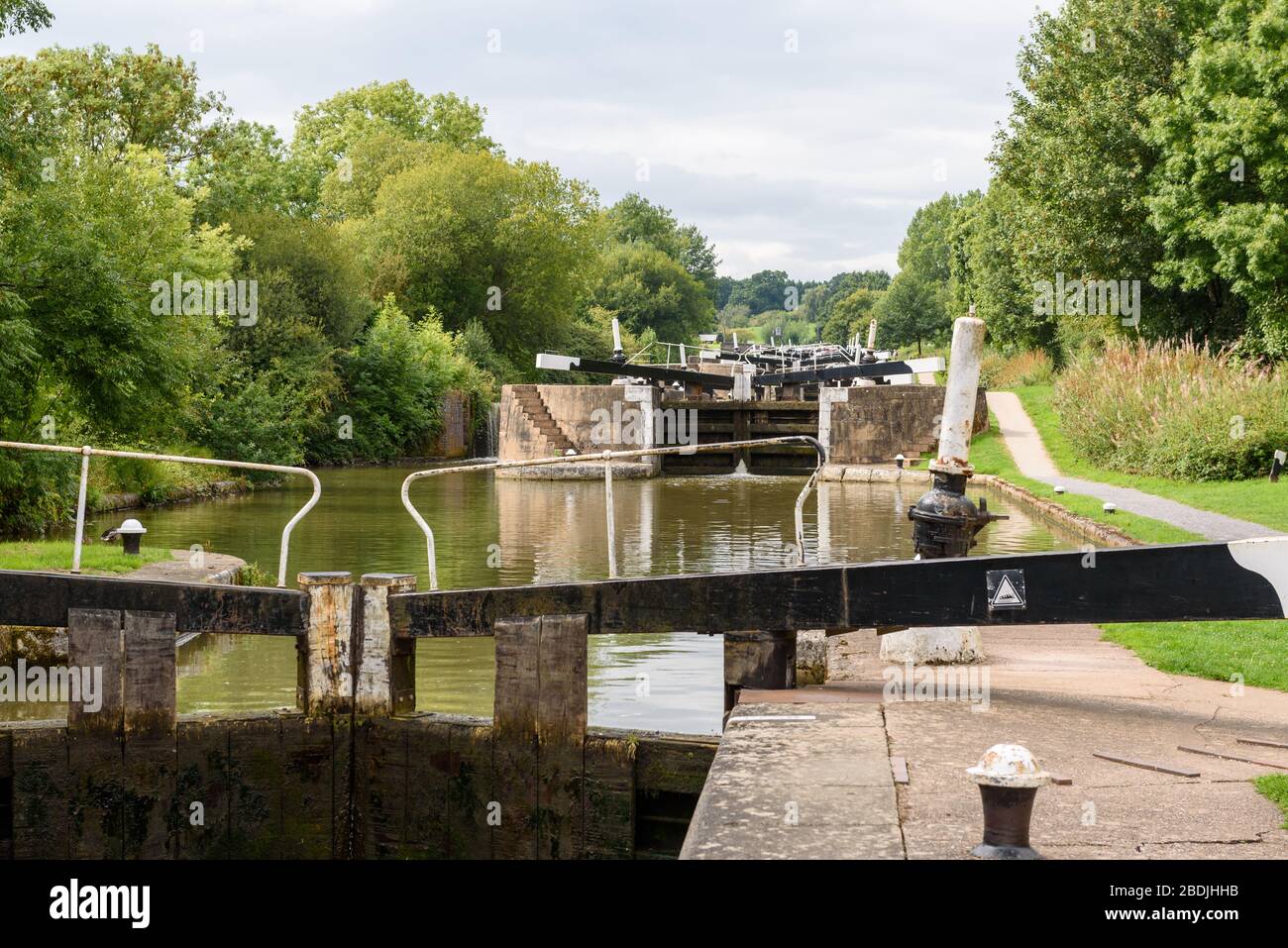 Narrowboats at Hatton Locks on the grand union canal, Warwickshire ...