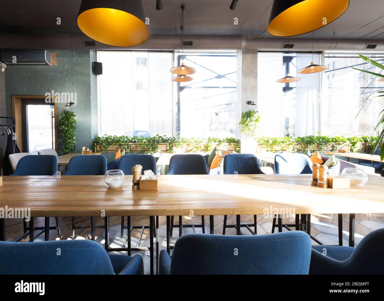 Interior modern restaurant empty hi-res stock photography and images ...