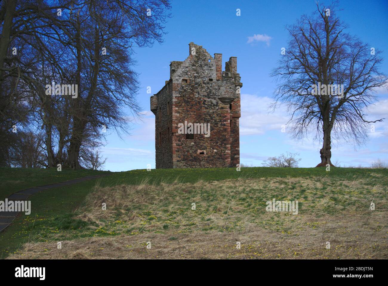 Tower house ruin hi-res stock photography and images - Alamy