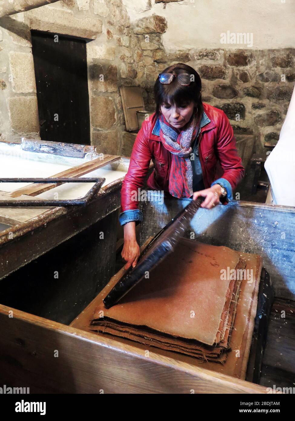 Medieval paper making hi-res stock photography and images - Alamy