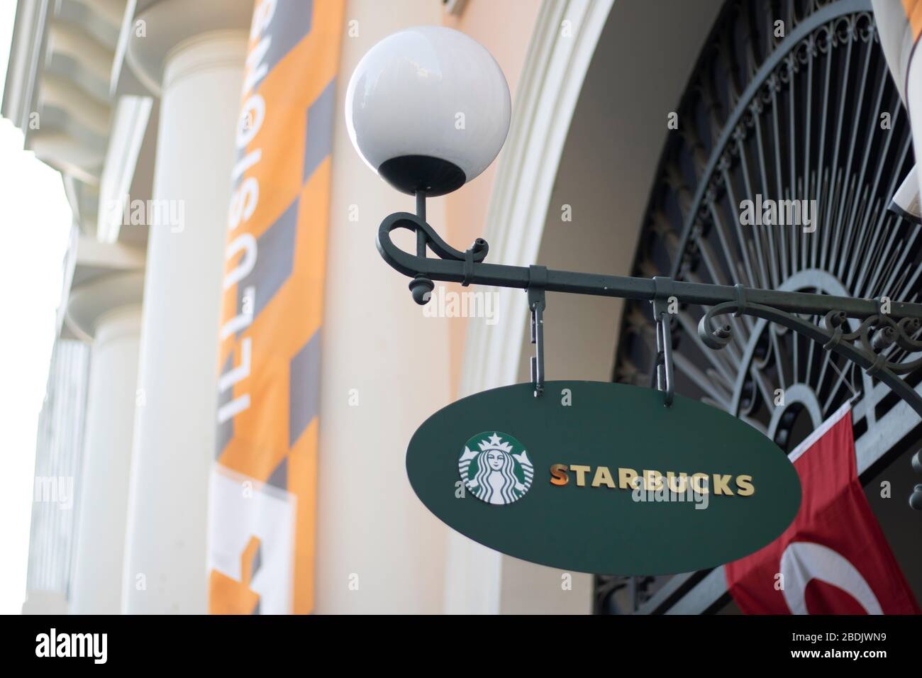 Starbucks hanging sign hi-res stock photography and images - Alamy