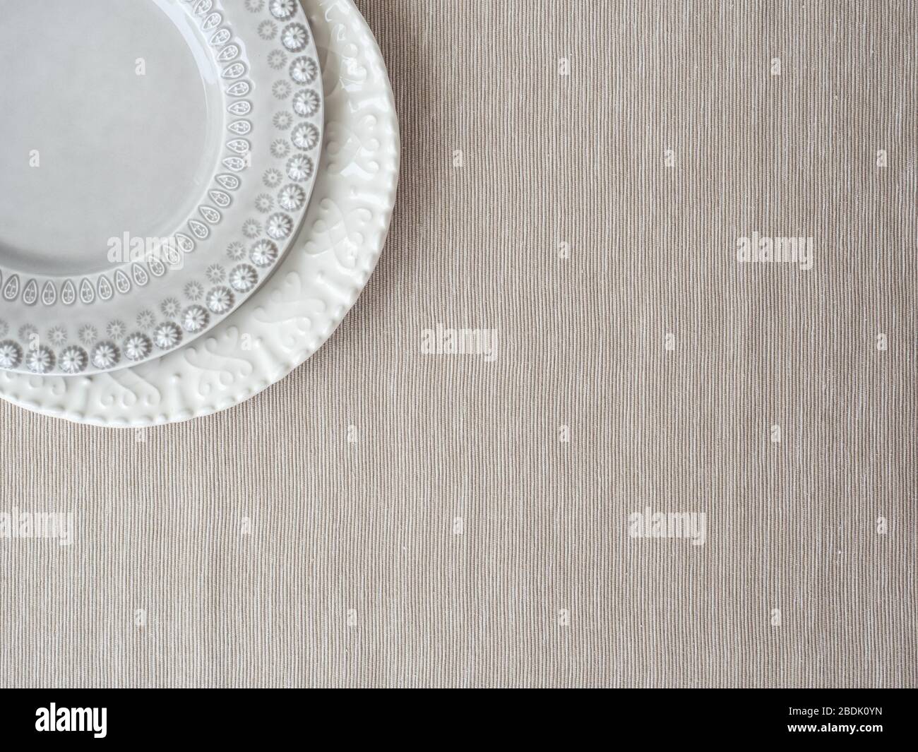 Empty plates on table cloth hi-res stock photography and images - Alamy