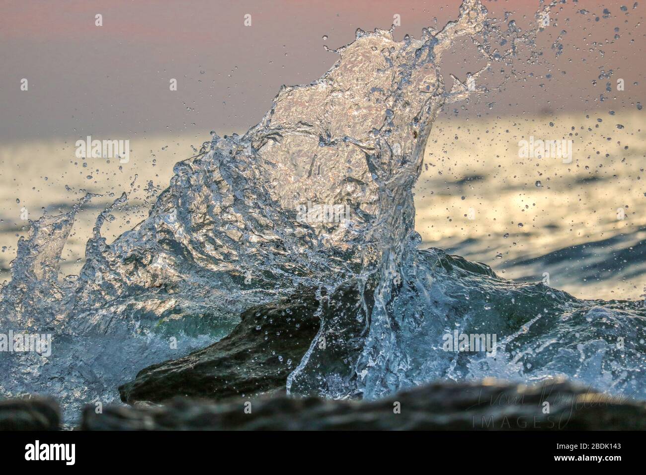 Wave crashing on rock hi-res stock photography and images - Alamy