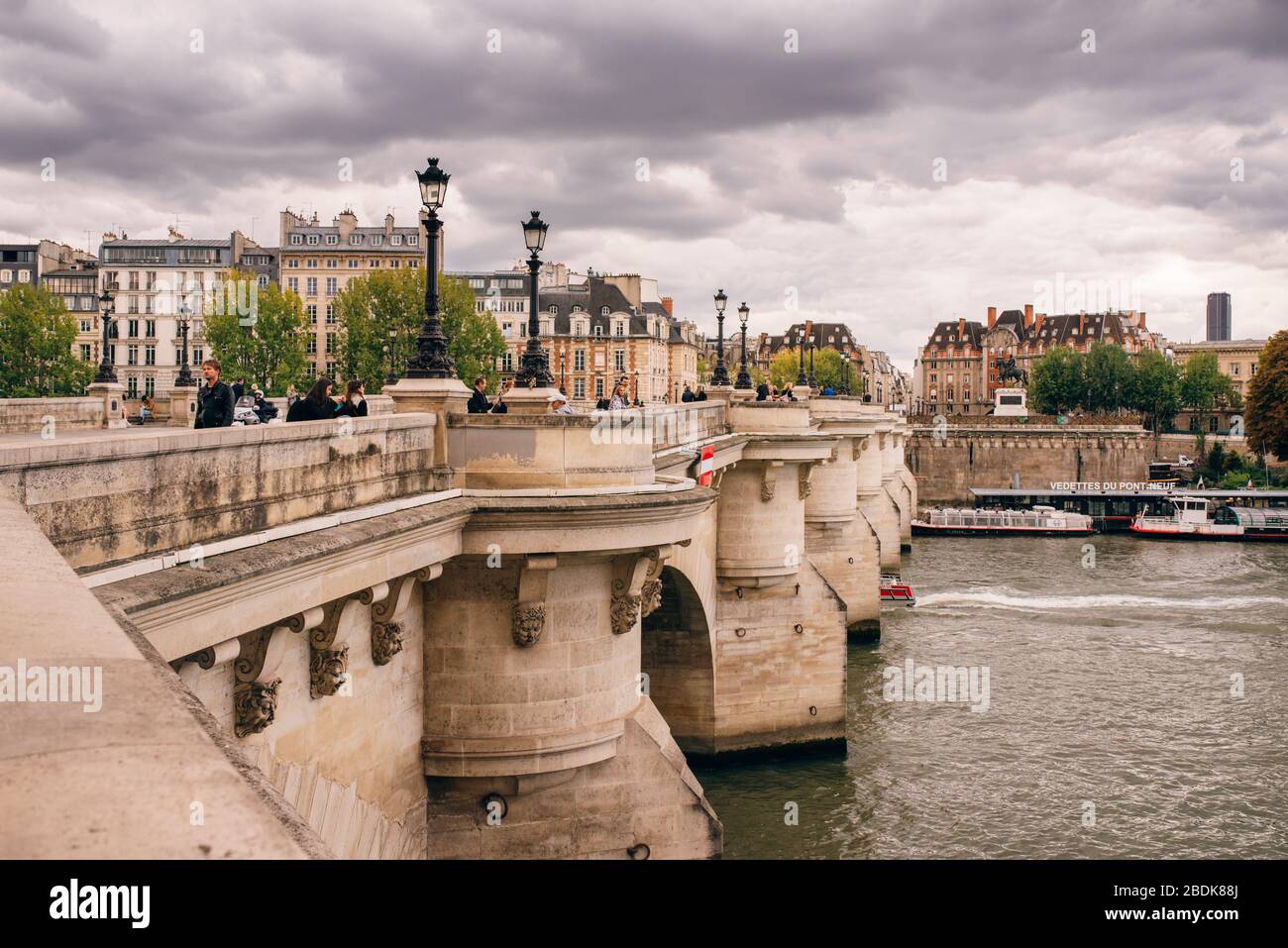 Paris: Pont-Neuf on a cloudy day. side view of part of the river Stock ...