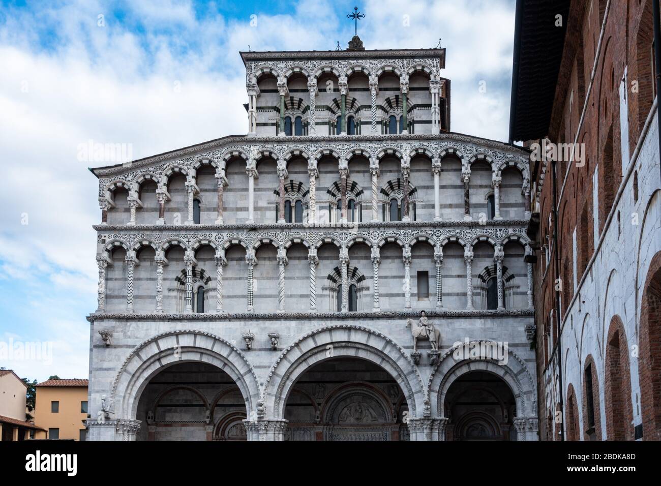 Gothic style face of Lucca Cathedral (Cattedrale di San Martino ...