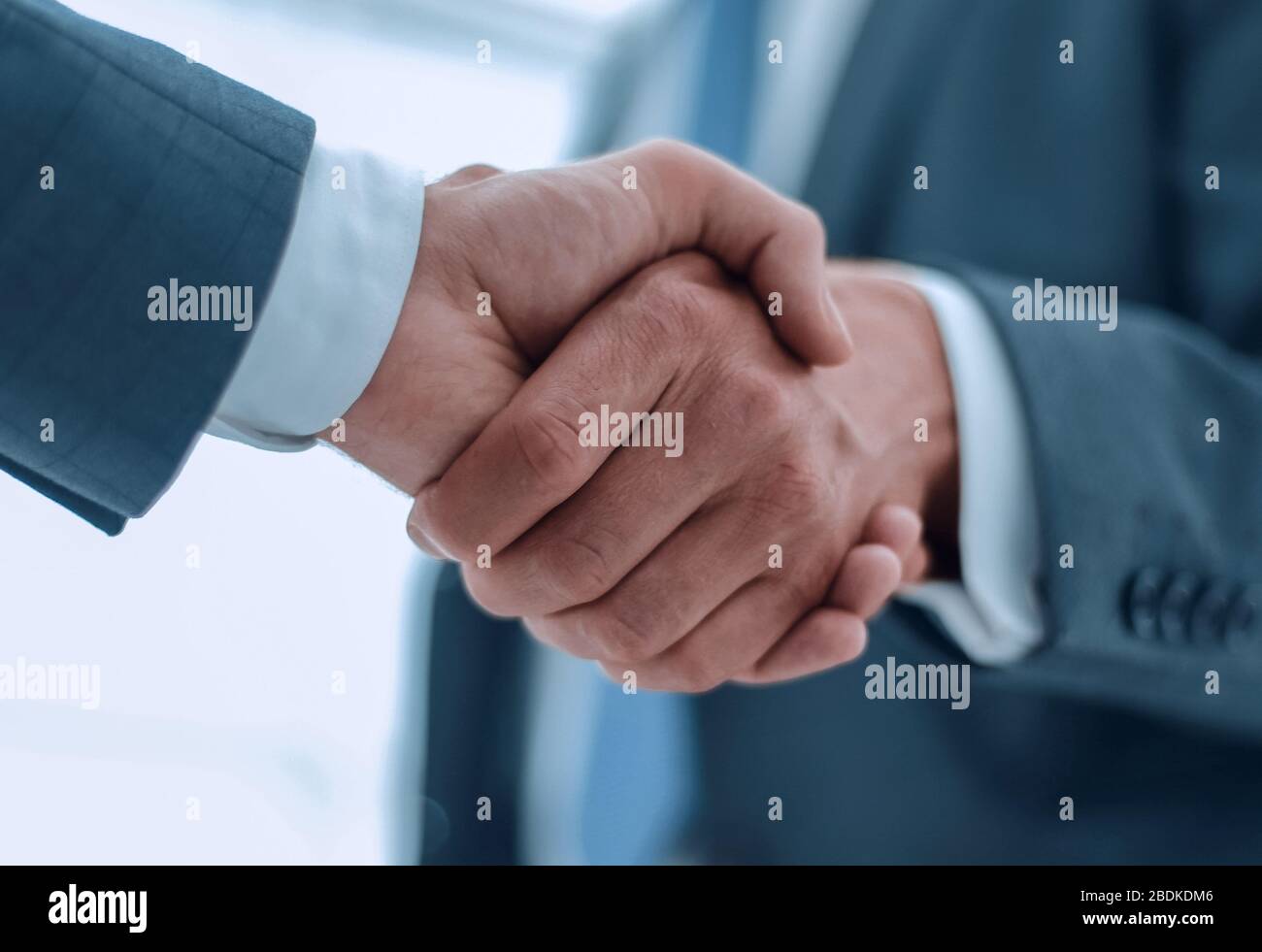 close up.strong handshake of business people Stock Photo - Alamy