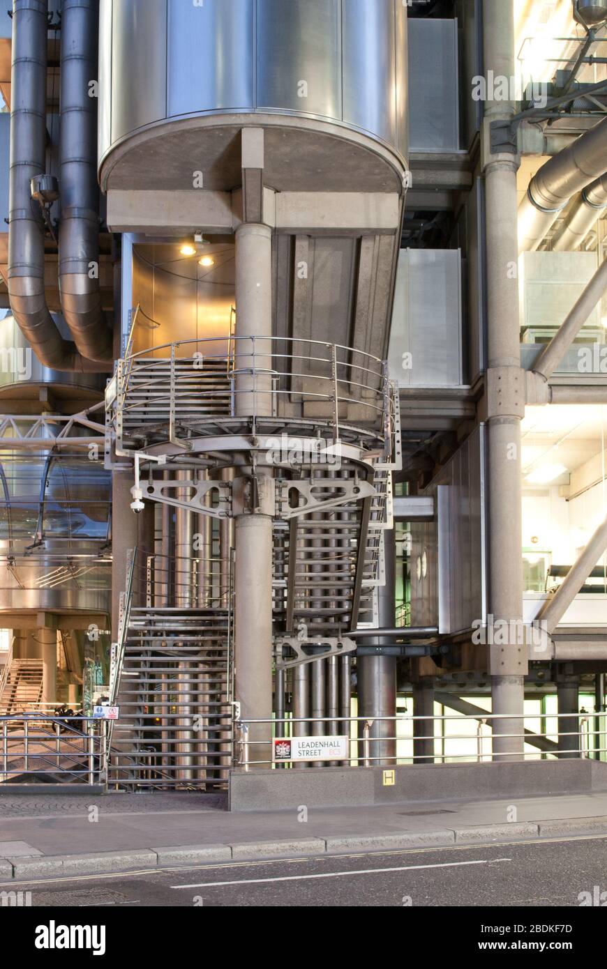 High Tech Architecture Steel Machine Lloyds Building Lloyds of London ...