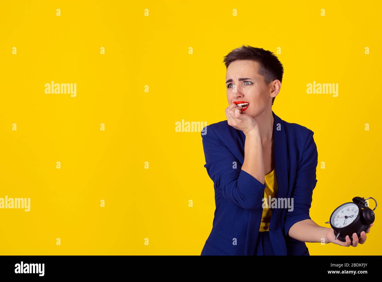 Woman being late. Closeup portrait headshot view stressed young ...