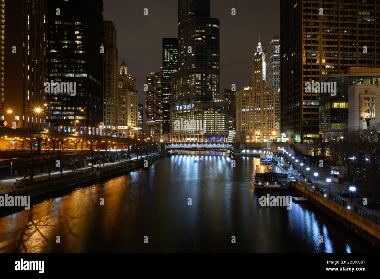 Chicago trump tower view hi-res stock photography and images - Alamy