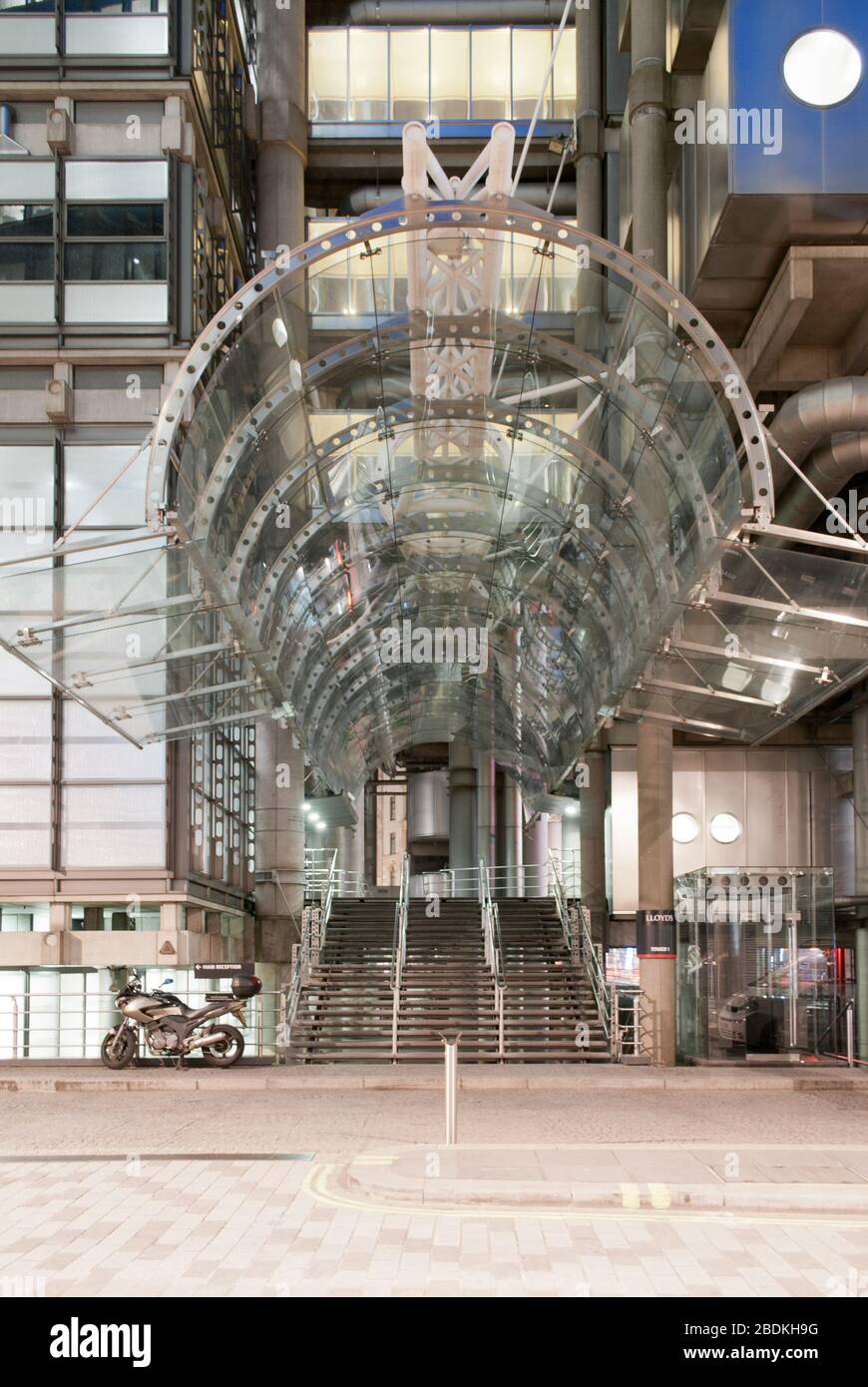 High Tech Architecture Steel Machine Lloyds Building Lloyds of London ...